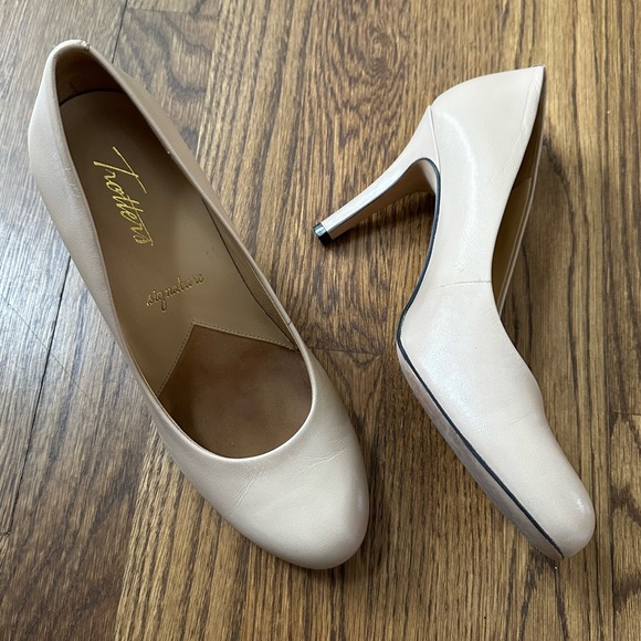 Trotters | Shoes | Trotters Signature Gigi Classic Nude Pump Size 75 ...
